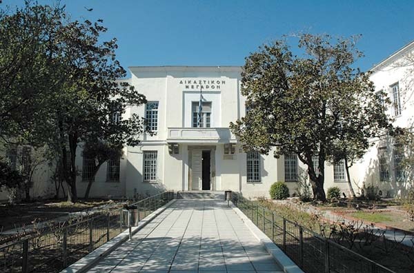 Βόλος: Στον Εισαγγελέα 40χρονη γιατί χτύπησε την κόρη της μπροστά σε ...
