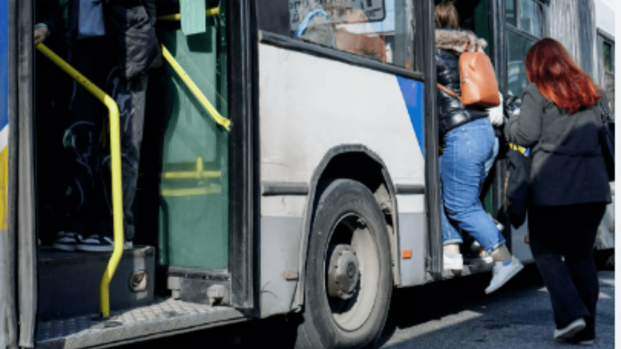 Κηφισιά: Άνδρας 74 ετών βιντεοσκοπούσε 14χρονη σε λεωφορείο - KidsHub